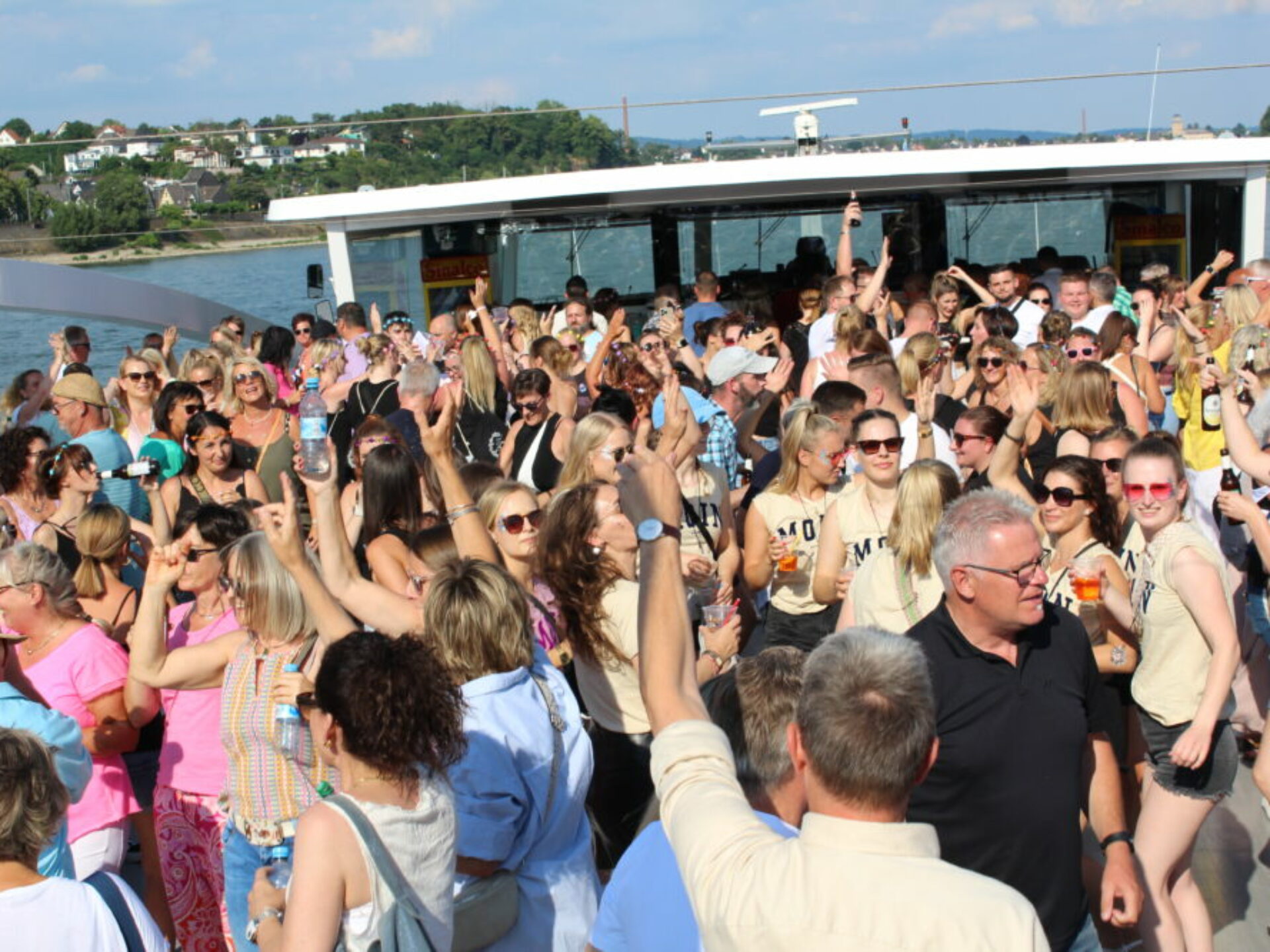 The Summer is Magic - Das Sommer Partyboot — Partyreisen Deutschland