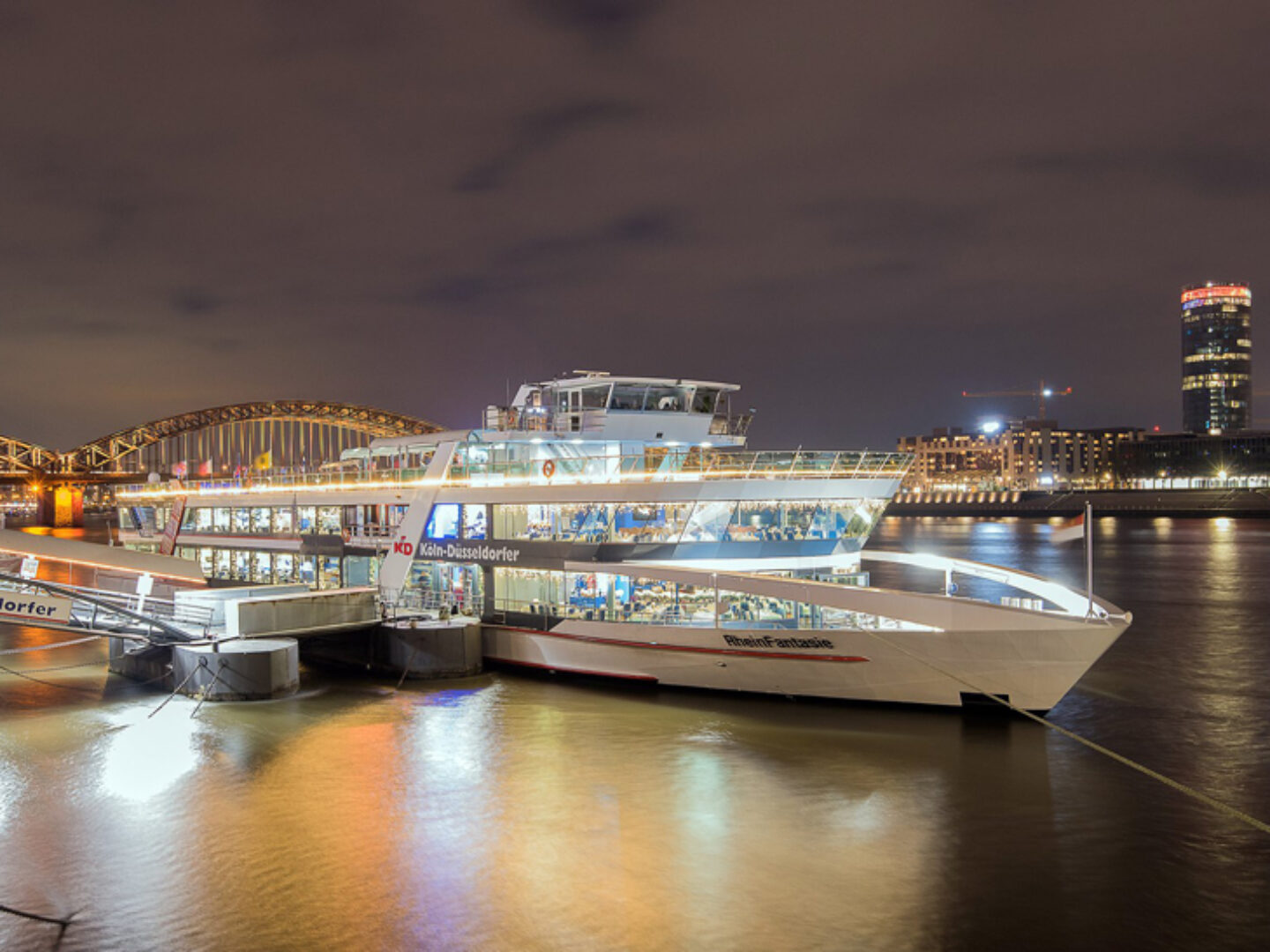Mal so richtig auf einem Partyschiff feiern | Tolle Partyschiffe ...