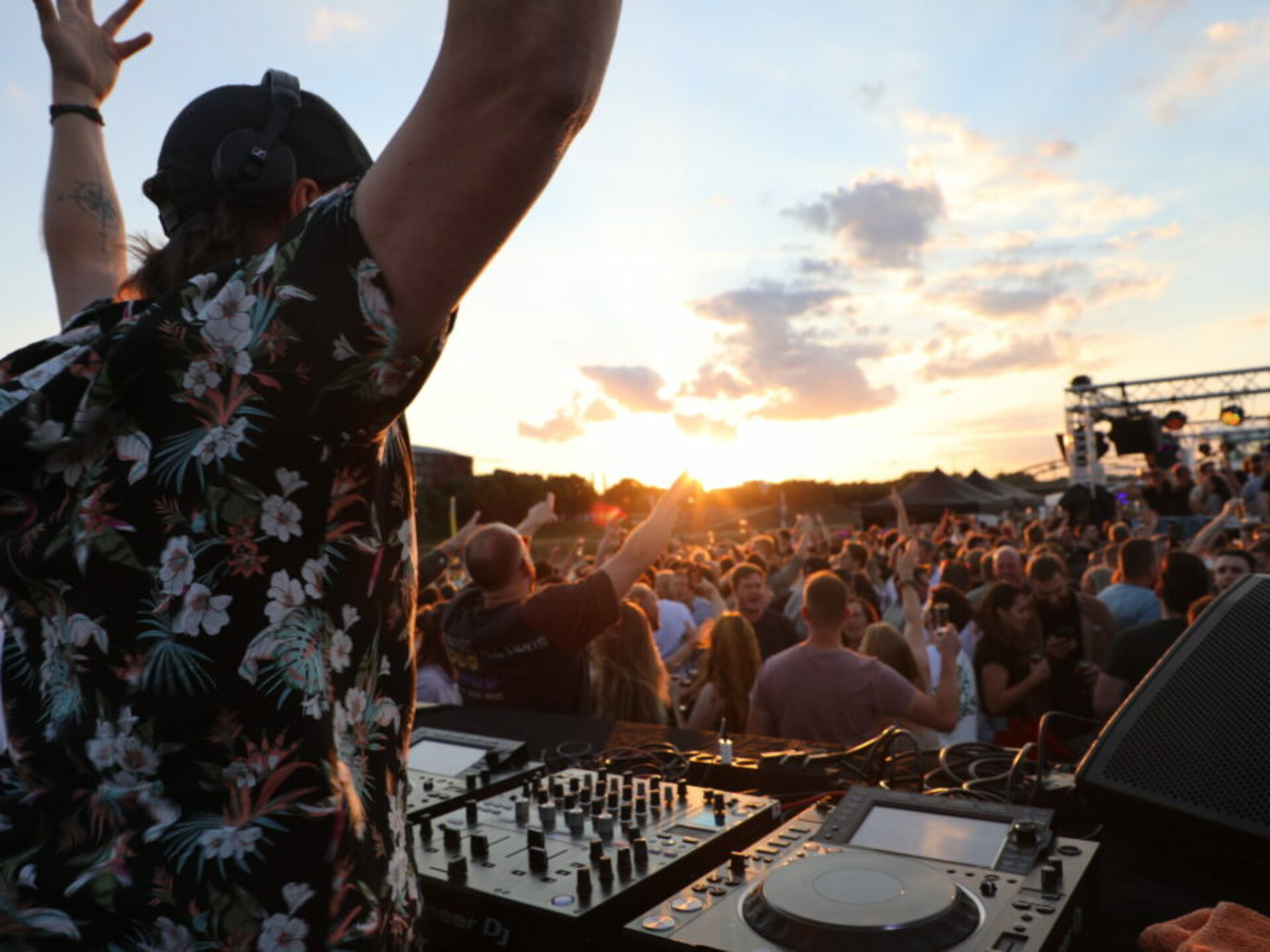 Summer Beats Party auf unserem Partyschiff Düsseldorf incl ...